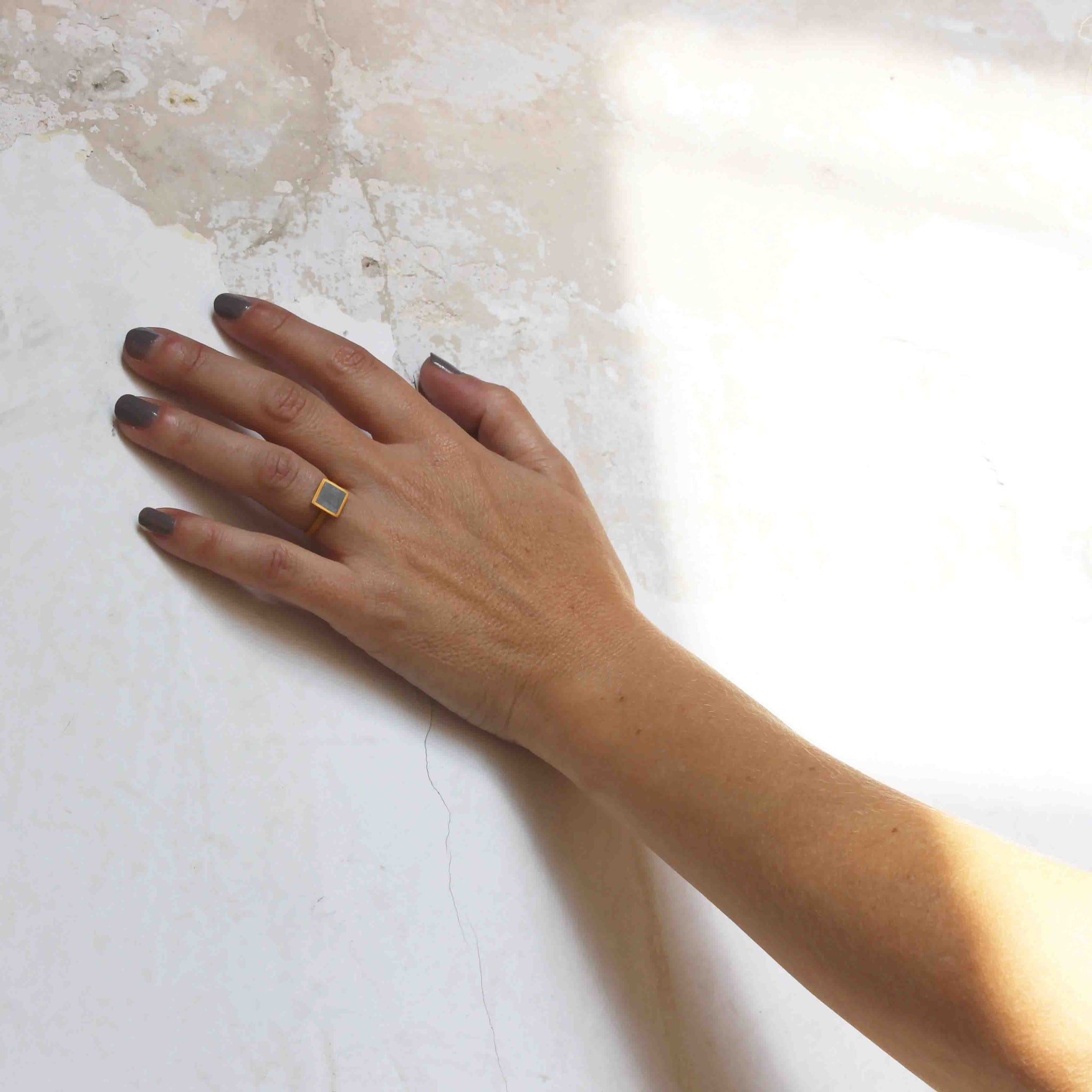 Square Concrete Ring – BAARA